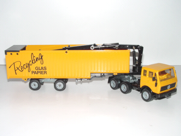 siku #3723 Mercedes Benz mit Recycling Auflieger